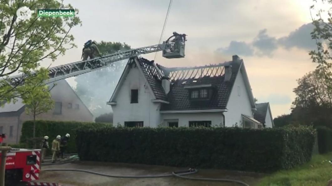 Batterij elektrische fiets veroorzaakt brand in Diepenbeek - TV Limburg Batterij elektrische fiets veroorzaakt brand in Diepenbeek - TV Limburg