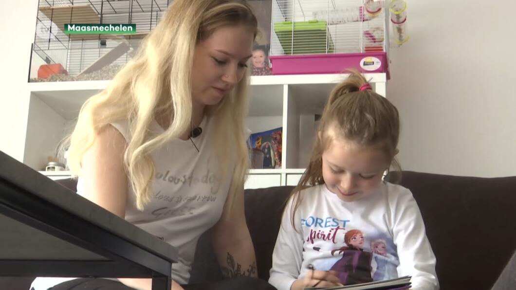 Tienermoeder Joke Peeters wil zwangere meisjes overtuigen om school ...