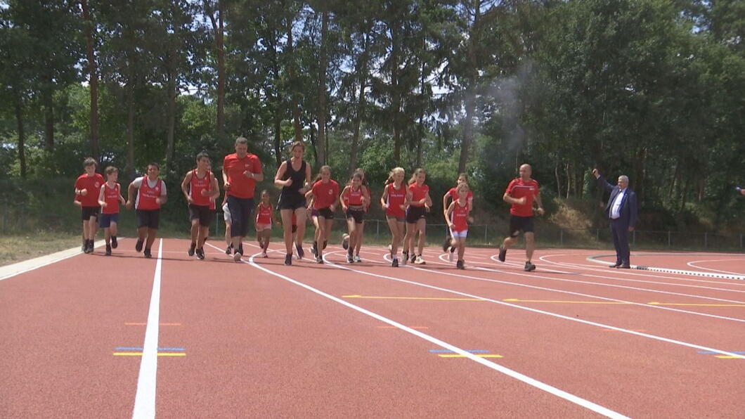Atletiekpiste Kiewit vernieuwd - TV Limburg