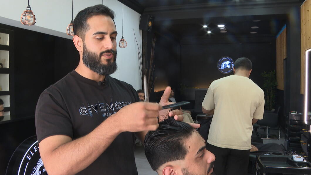 Irakese vluchteling opent kapperszaak in Dubai - TV Limburg