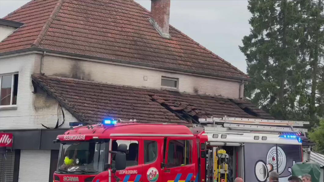 Vrouw met drie kinderen kan net ontsnappen aan zware brand in Heppen ...