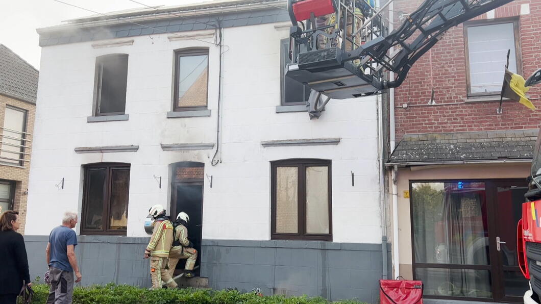 Zeven huisdieren stikken bij huisbrand in Tongeren - TV Limburg
