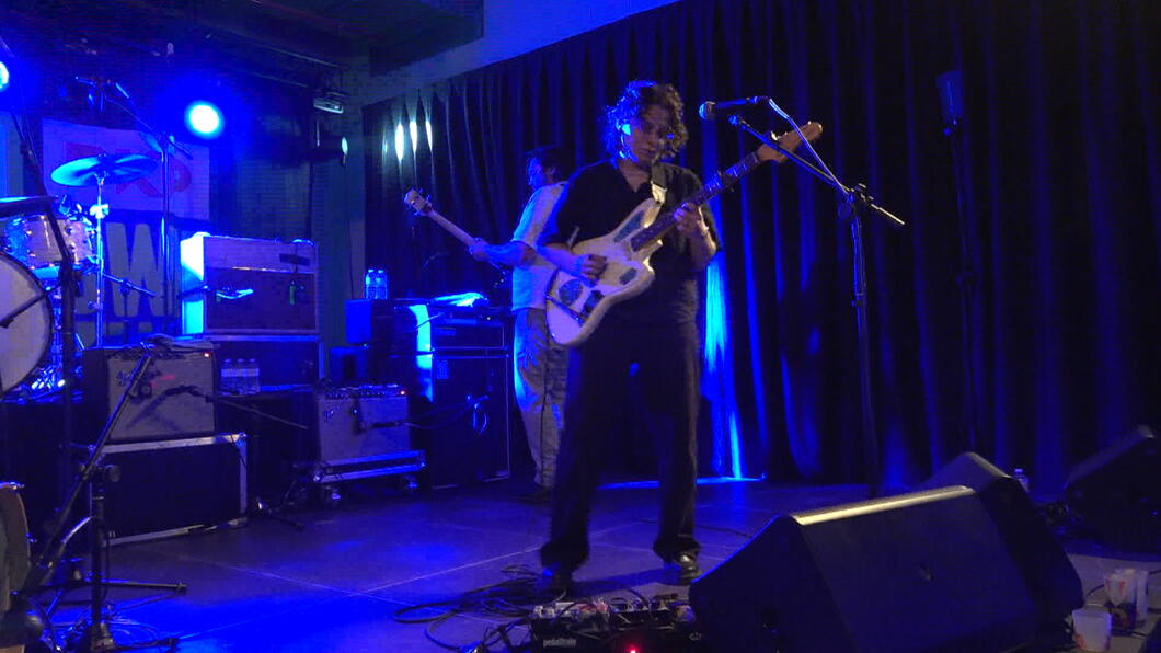 Bezoekers en bands smaken indooreditie PKP DWNTN - TV Limburg