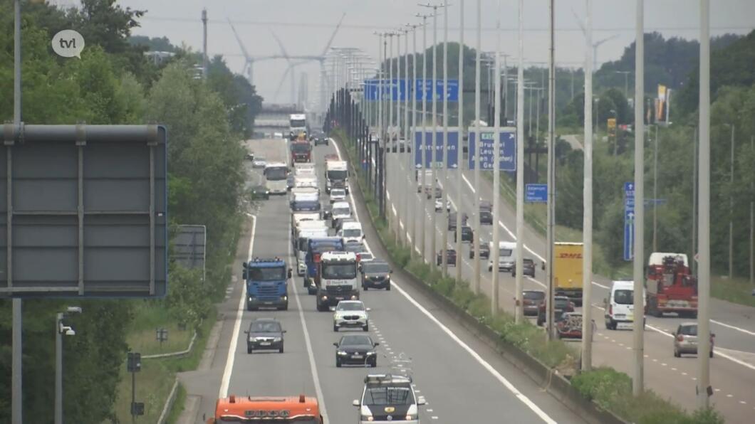 Realisatie nieuwe spitsstroken Lummen-Hasselt - TV Limburg