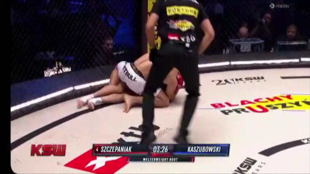 Genkse MMA-vechter Artur Szczepaniak boekt belangrijke overwinning - TV ...