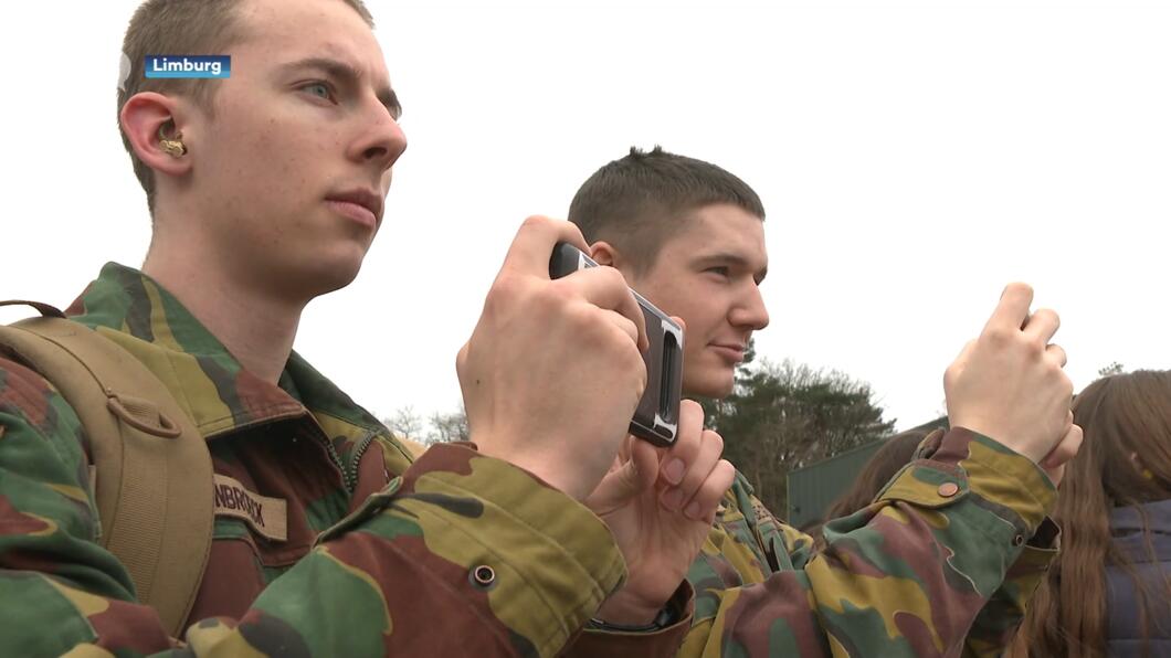 Vlaams minister Jo Brouns rolt rode loper uit voor defensie-industrie - TV Limburg