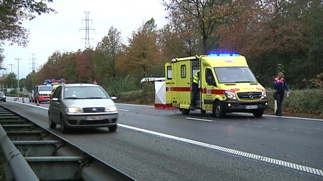 Jongeman uit Houthalen-Helchteren verongelukt op de Boudewijnlaan in Diepenbeek - TV Limburg